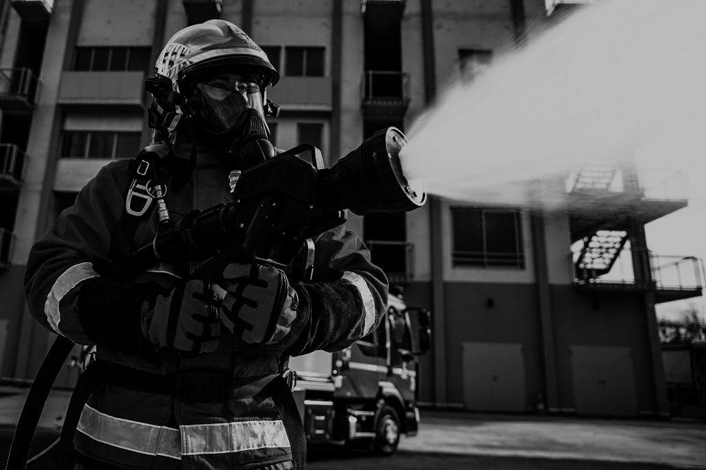 Twin-fluid mobile firefighting system - Zelup